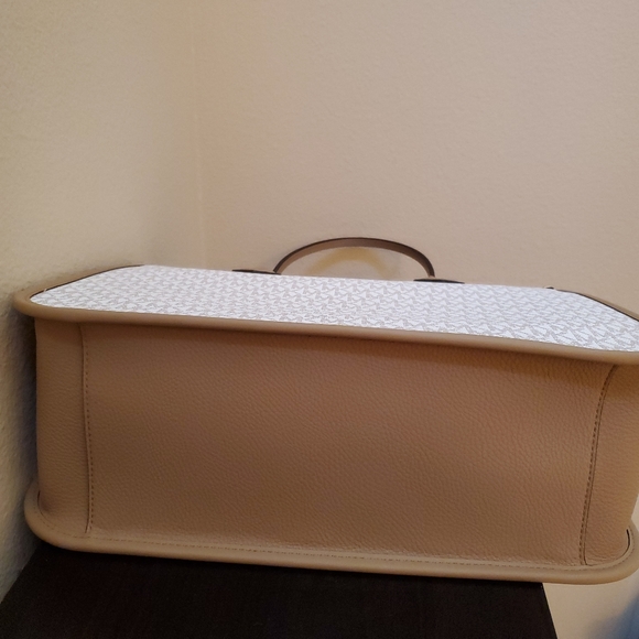 MICHAEL Michael Kors | Bags | Michael Kors Heidi Signature Logo Tote ...